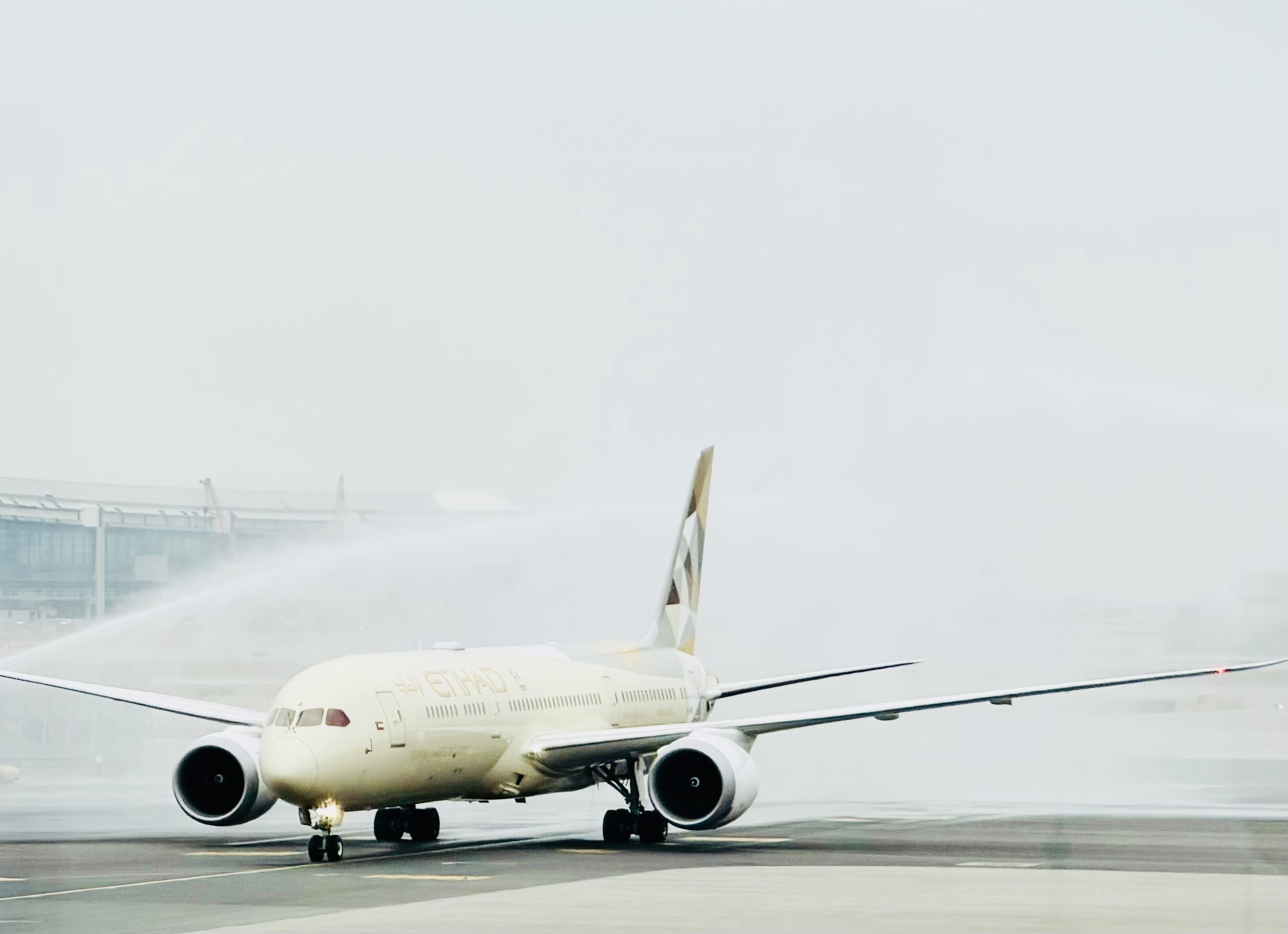 SATS HK Welcomes Etihad Airways Launch Flight to Hong Kong | SATS GATEWAY